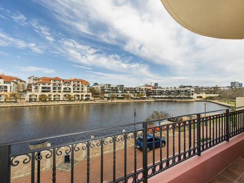 Waterfront East Perth – Living at it’s absolute finest ! – Ellis Corporate
